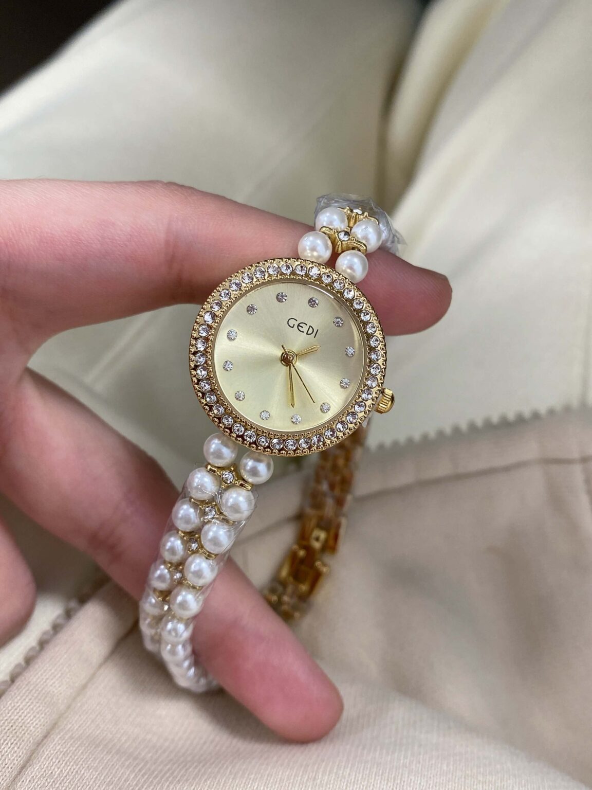 Dainty Round Face Pearl Chain Women's Watch - WatchwithSun-Dainty ...