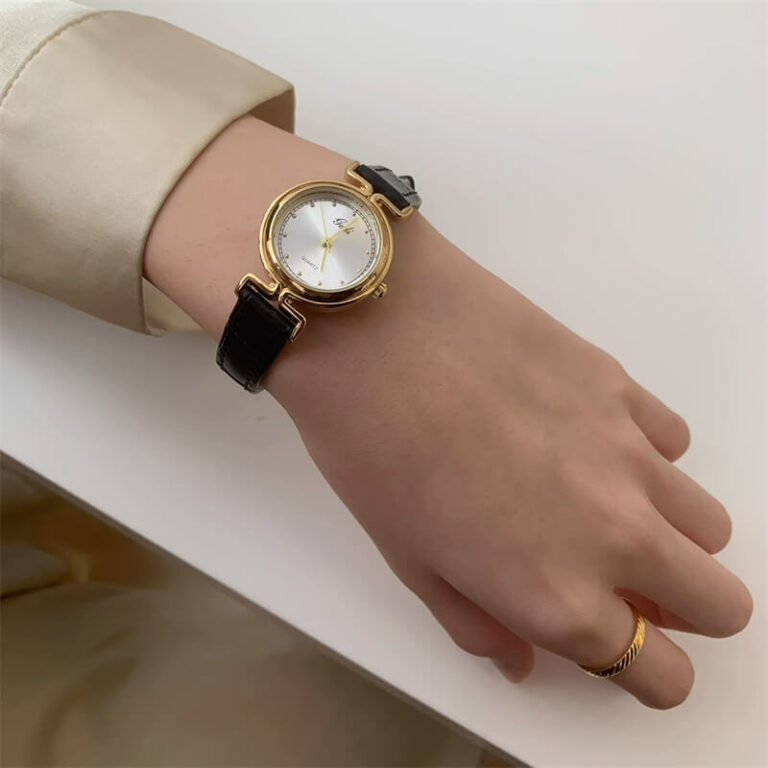 Retro Emerald Green Dial Round Leather Watch - WatchwithSun-Dainty ...