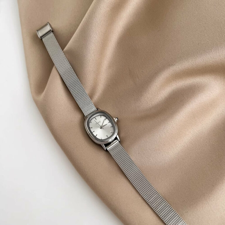 Chic Silver Oval Dial Stainless Steel Women's Watch - WatchwithSun ...