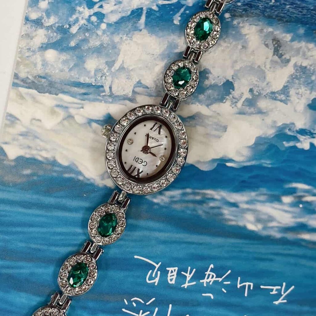 Vintage Style Green Zircon Bracelet Watch - WatchwithSun-Dainty & Chic ...
