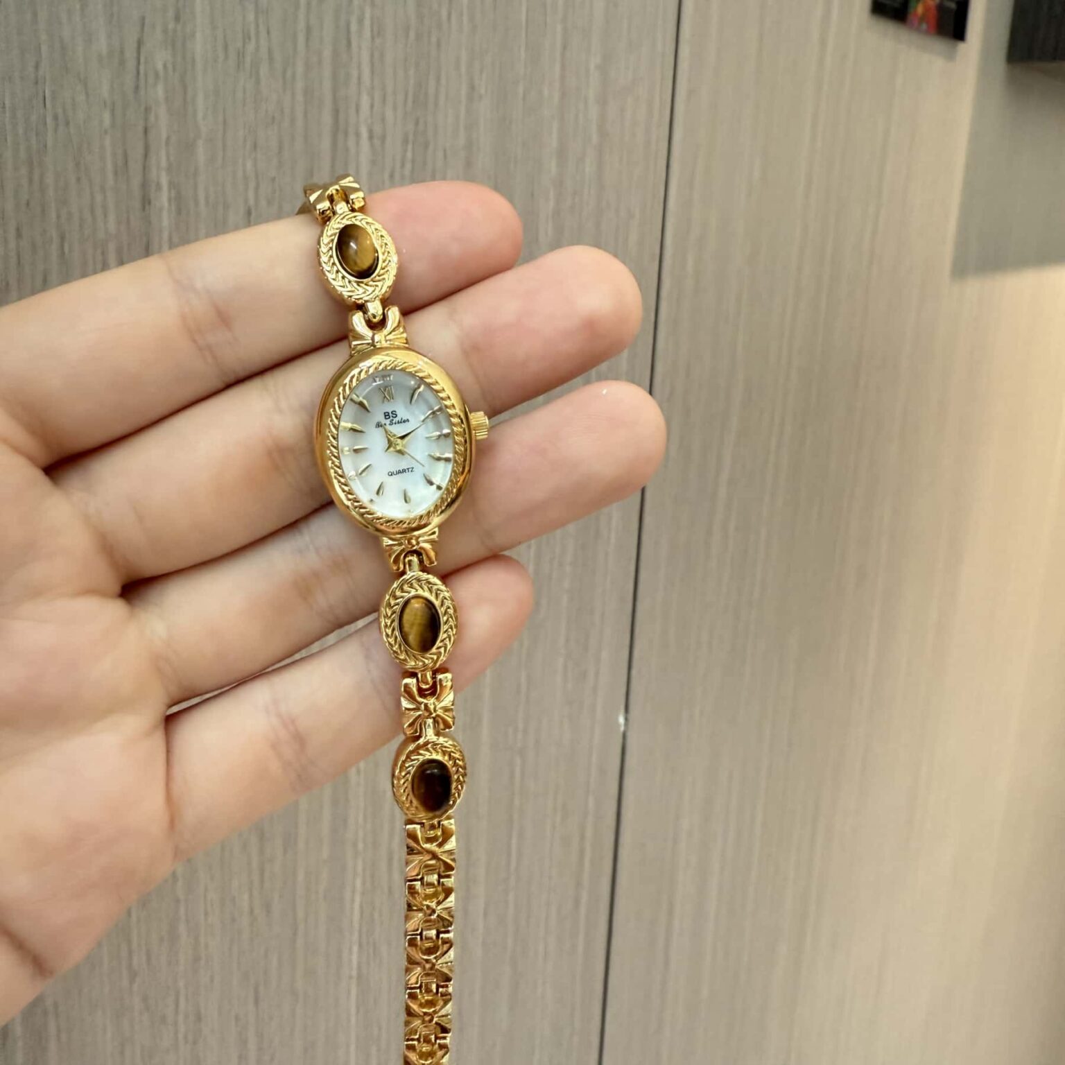 Oval Mother of Pearl Dial Tiger's Eyes Stone Bracelet Watch ...