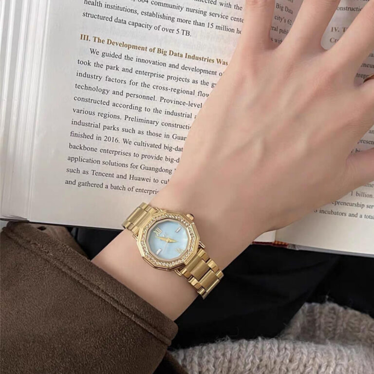 Chic Style Round Face Silver/Gold Bracelet Watch for Women ...
