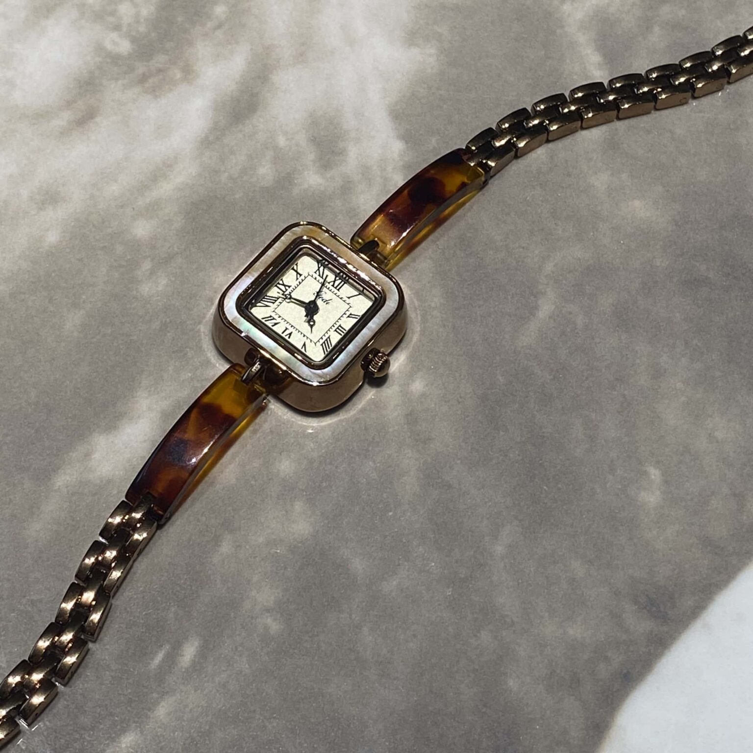 Vintage Style Gold Square Face Bracelet Watch For Women - WatchwithSun ...