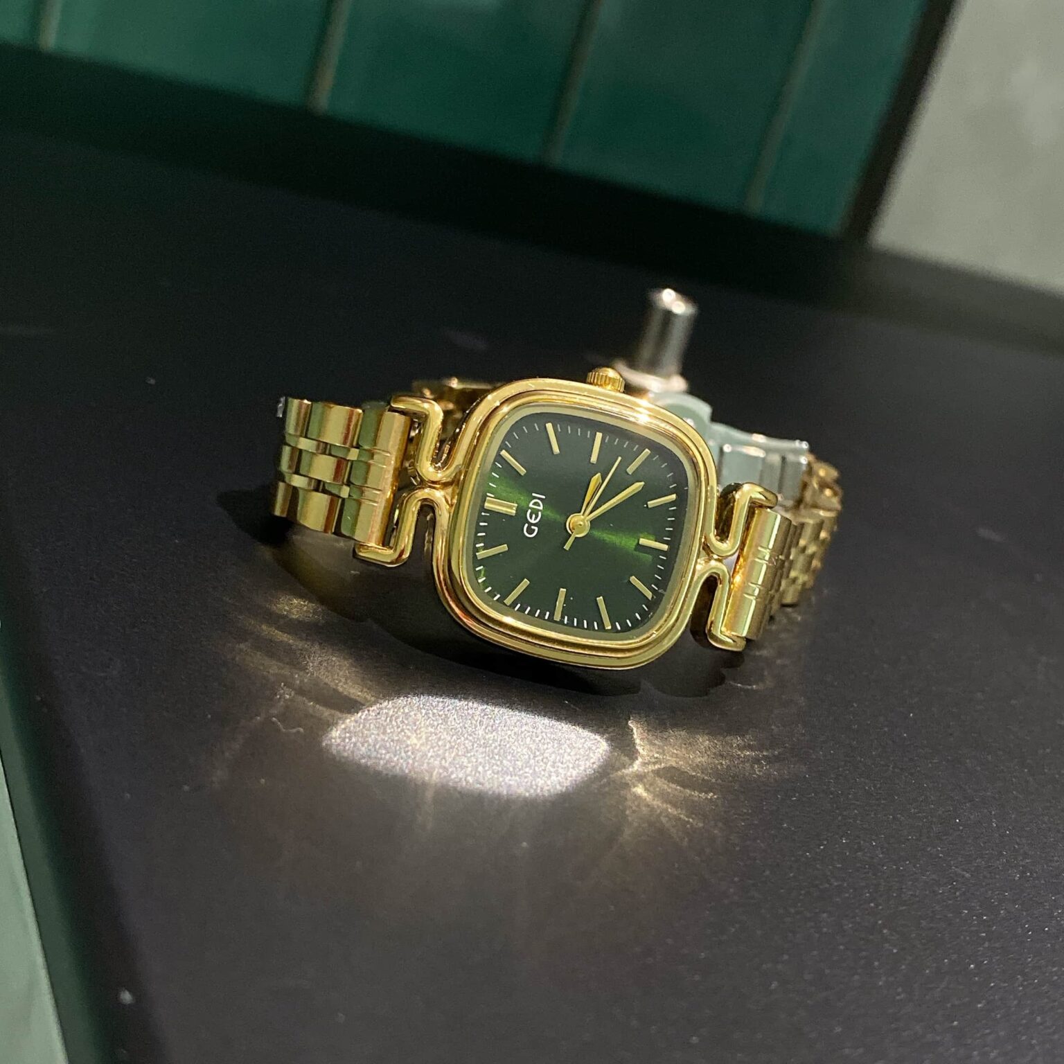 Chic Square Emerald Green Dial Bracelet Watch - WatchwithSun-Dainty ...