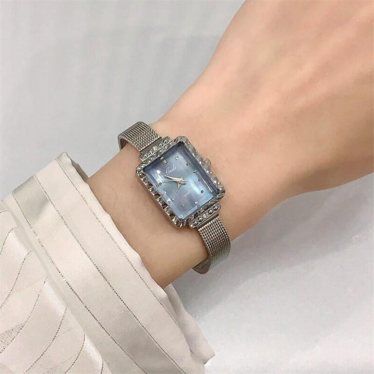 What Watch to Wear in Winter? - WatchwithSun-Dainty & Chic Watches for ...