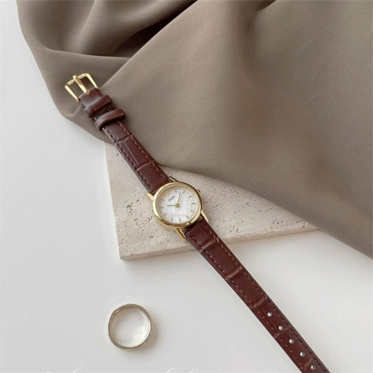 The 13 Best Minimalist Watches for Small Wrists - WatchwithSun-Dainty ...