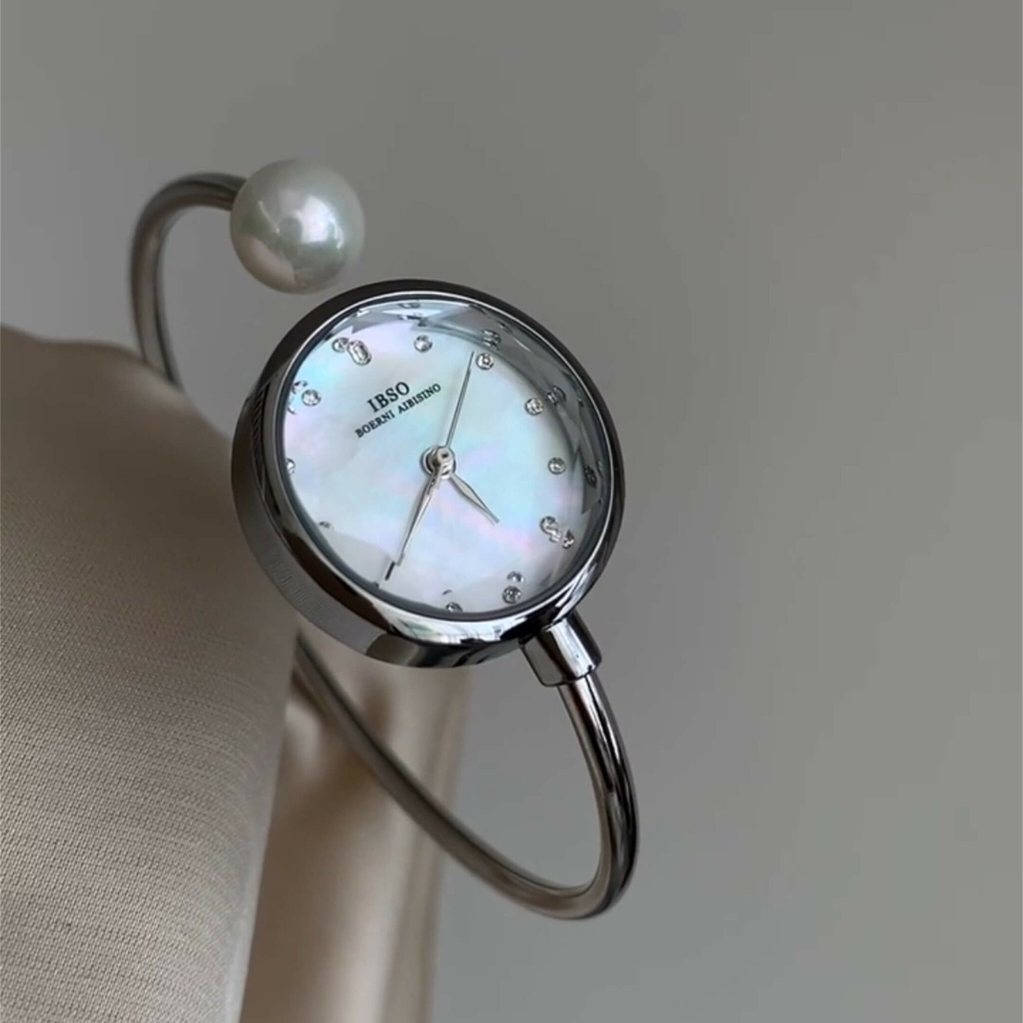 Chic Style White Round Mother of Pearl Bracelet Watch - WatchwithSun ...