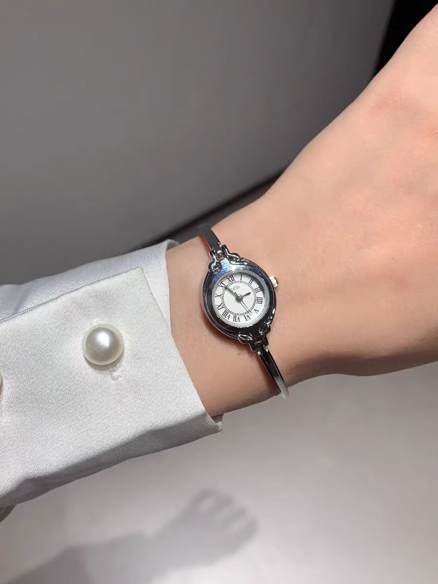 Vintage Style Gold/Silver-Blue Round Face Bracelet Watch - WatchwithSun ...