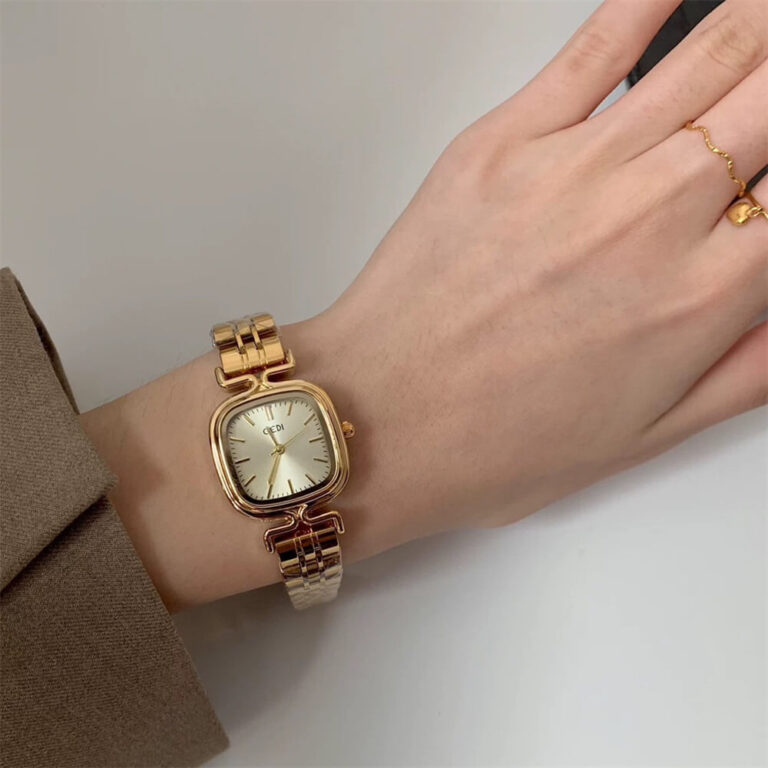 Square Emerald Green Face Gold Bracelet Watch - Chic Watches with ...