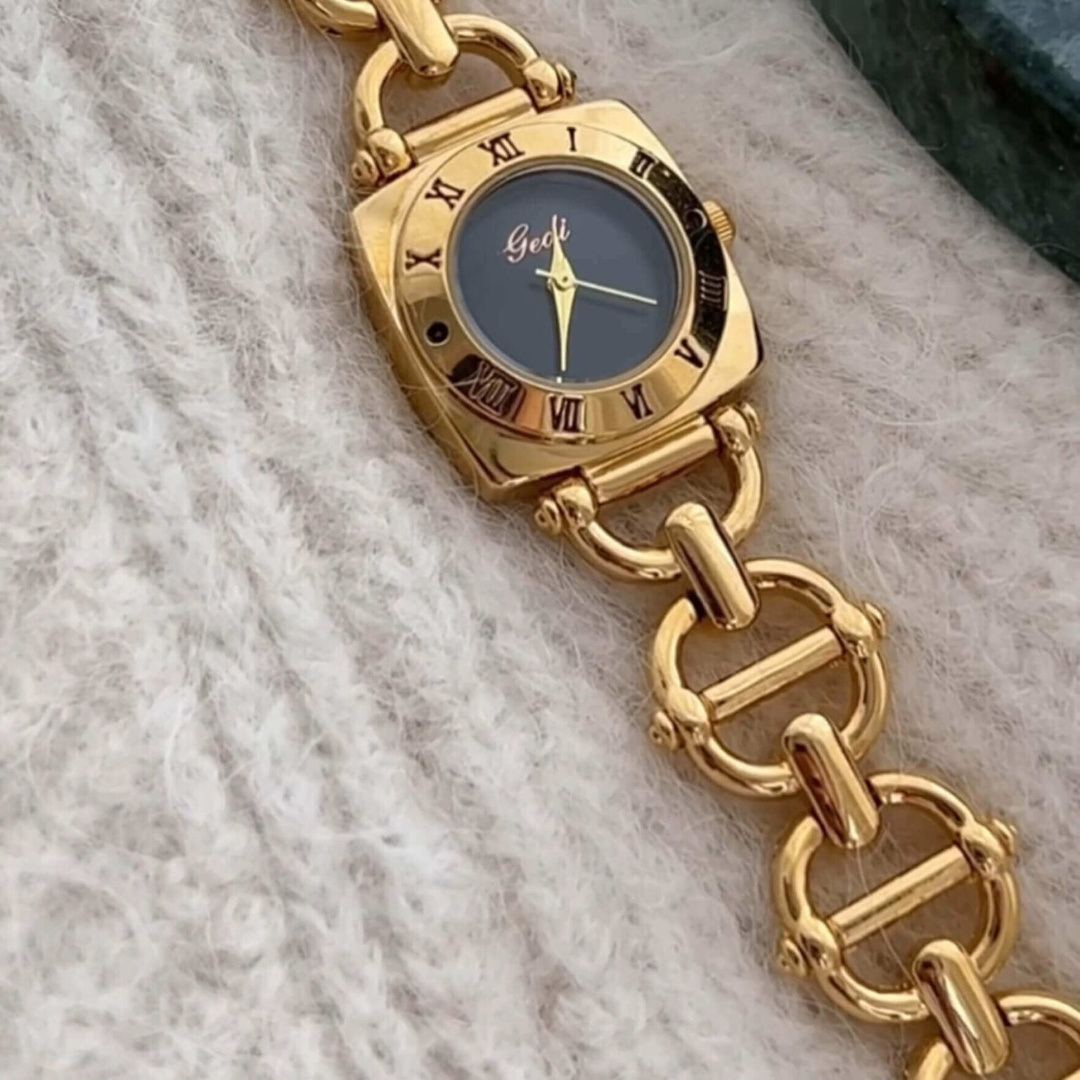 Women's Chic Gold Emerald Green Round Chain Watch - WatchwithSun-Dainty ...
