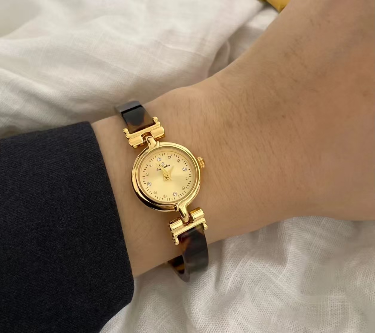 Irregular Resin Small Round Face Bracelet Watch - WatchwithSun-Dainty ...