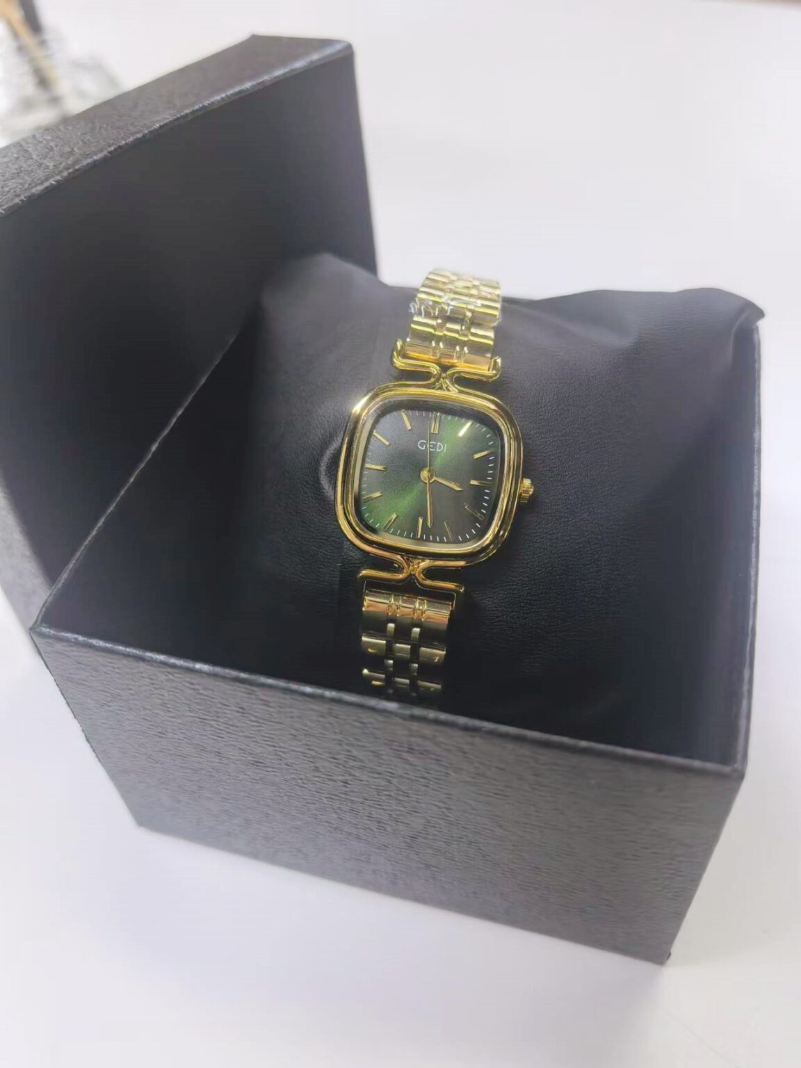Chic Square Emerald Green Dial Bracelet Watch - WatchwithSun-Dainty ...