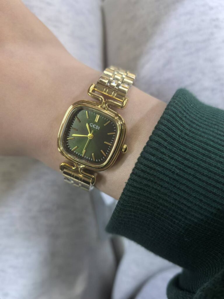 Chic Square Emerald Green Dial Bracelet Watch - WatchwithSun-Dainty ...