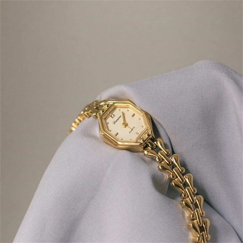 Vintage Style Small Face Bracelet Watch - WatchwithSun-Dainty & Chic ...