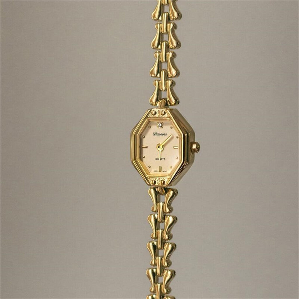 Vintage Style Small Face Bracelet Watch - WatchwithSun-Dainty & Chic ...