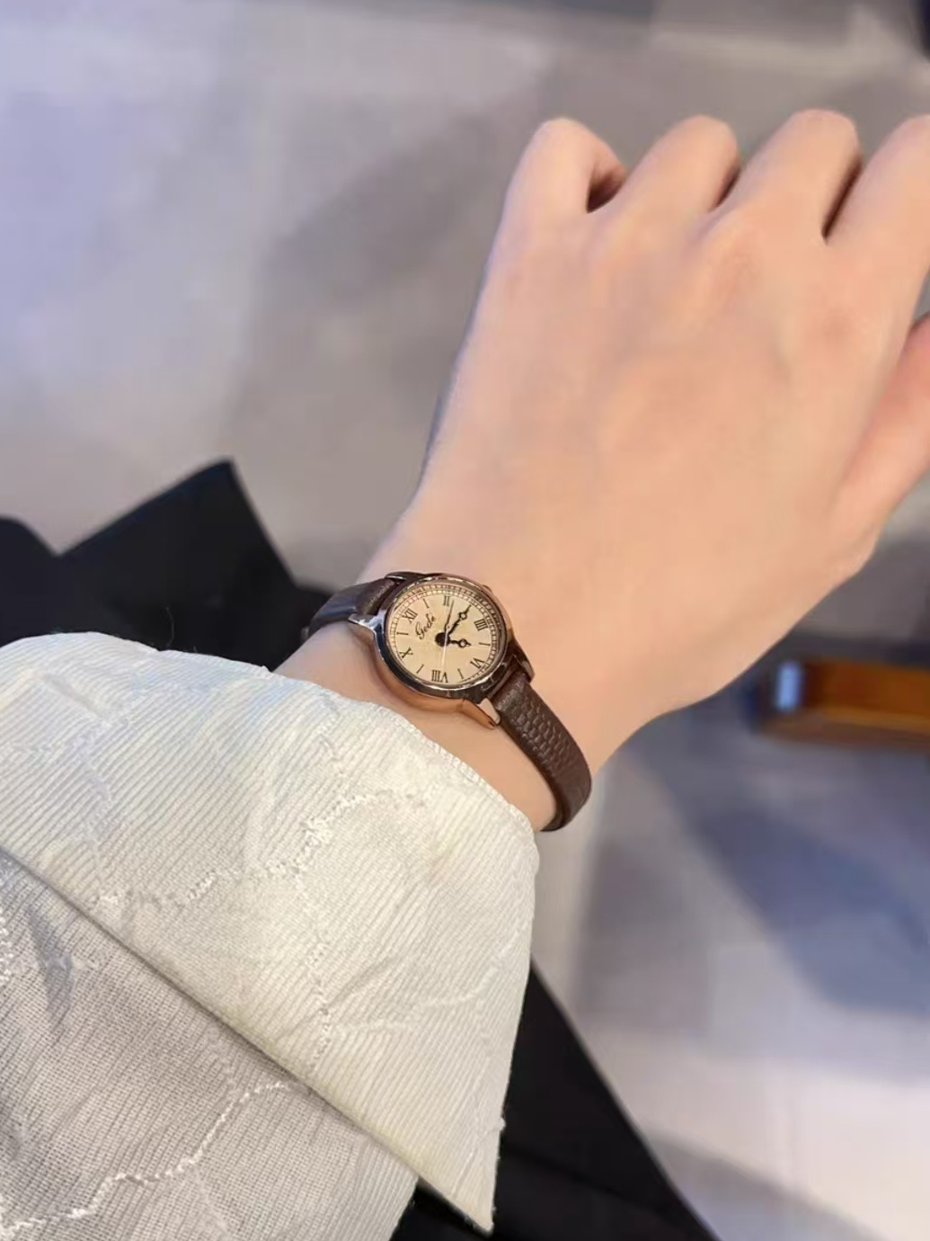 Vintage Style Round Face Brown Leather Watch - WatchwithSun-Dainty ...