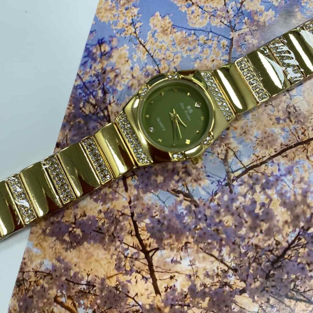 Vintage Style Green Round Face Ladies Wristwatch - WatchwithSun-Dainty ...