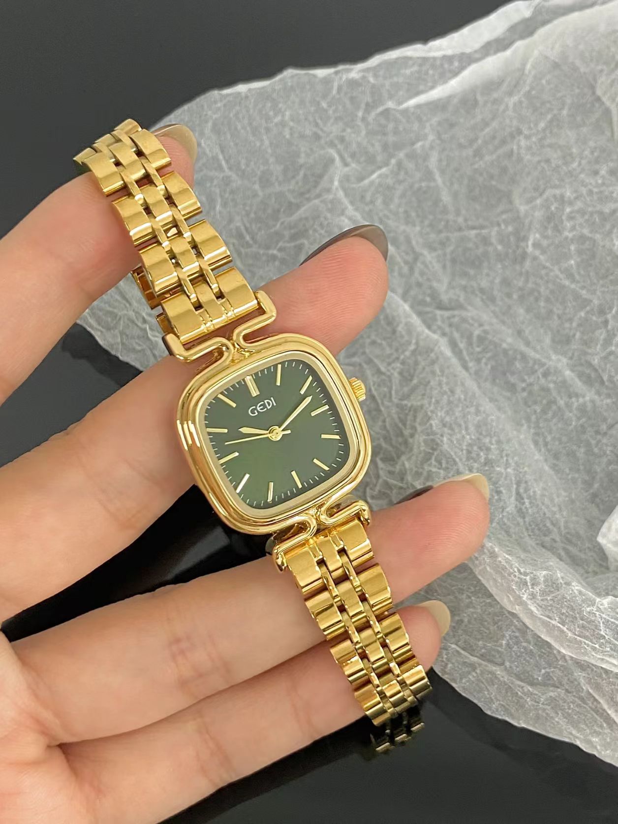 Chic Square Emerald Green Dial Bracelet Watch - WatchwithSun-Dainty ...