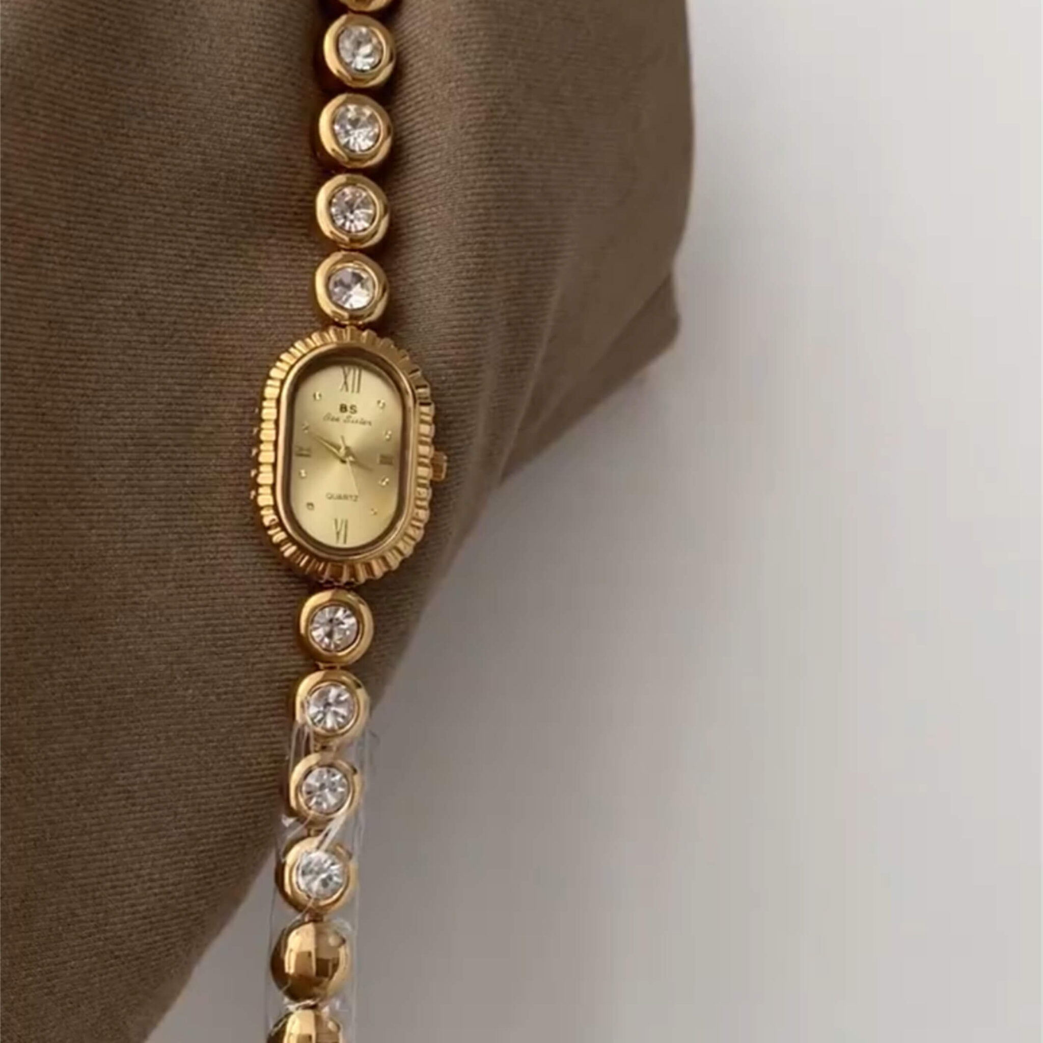 Chic Gold/Silver Round-Square Face Bracelet Watch - WatchwithSun-Dainty ...