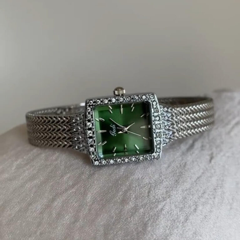 Chic Emerald Green Color Face Bracelet Watch - WatchwithSun-Dainty ...