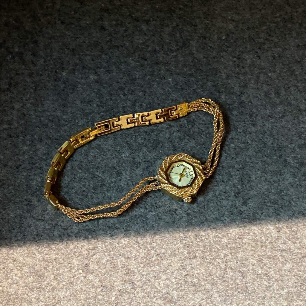 Chic Style Gold Small Round Face Women's Watch - WatchwithSun-Dainty ...