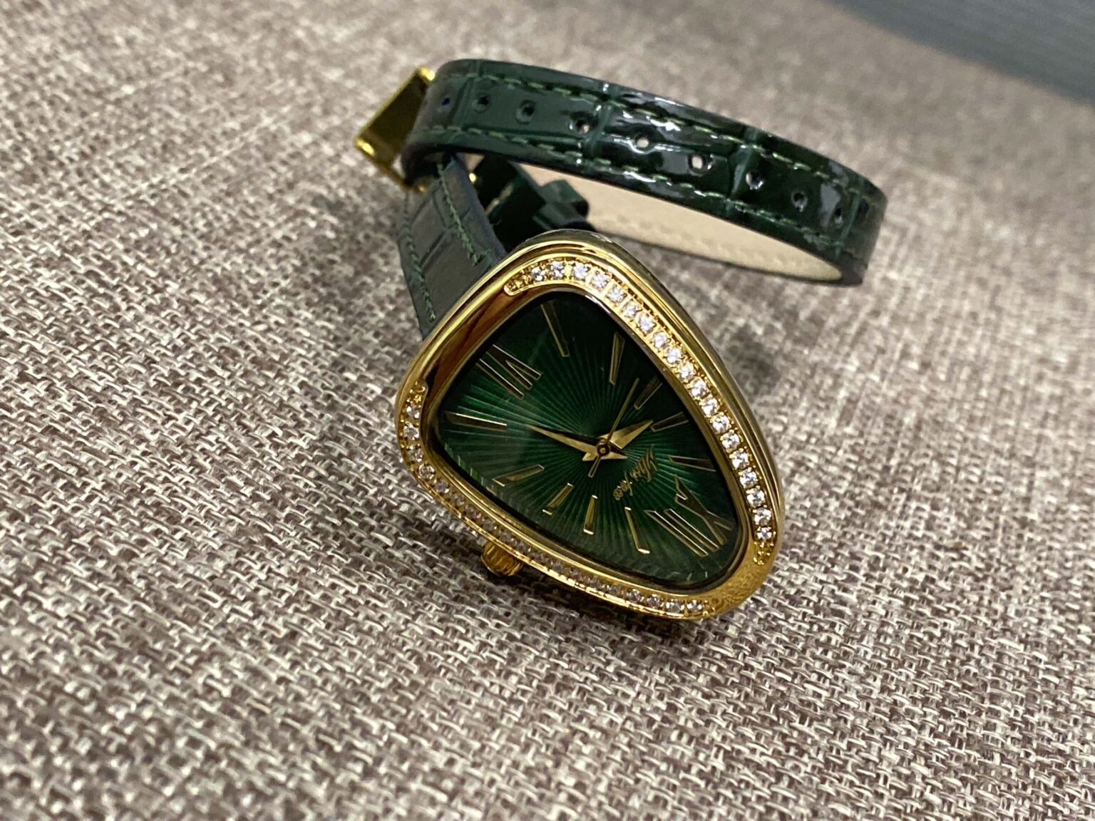 Vintage Green Face Snake Head Shape Leather Watch - WatchwithSun-Dainty ...